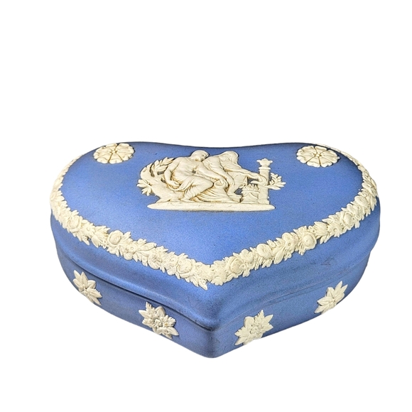 Wedgwood | Storage & Organization | Vintage Heart Shape Wedgwood Lidded ...